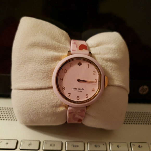 kate spade | Accessories | Nwt Kate Spade Park Row Heartprint Silicone ...